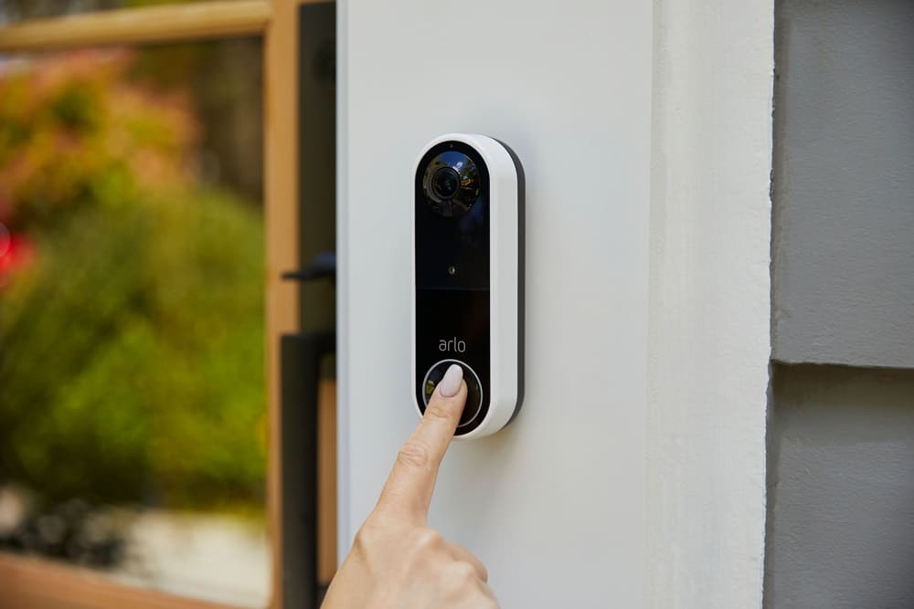 Arlo Essential Wire-Free Video Doorbell : une version sans-fil de la ...